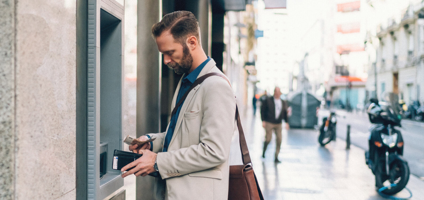 Cash Withdrawals: A Practical Guide - moneyland.ch